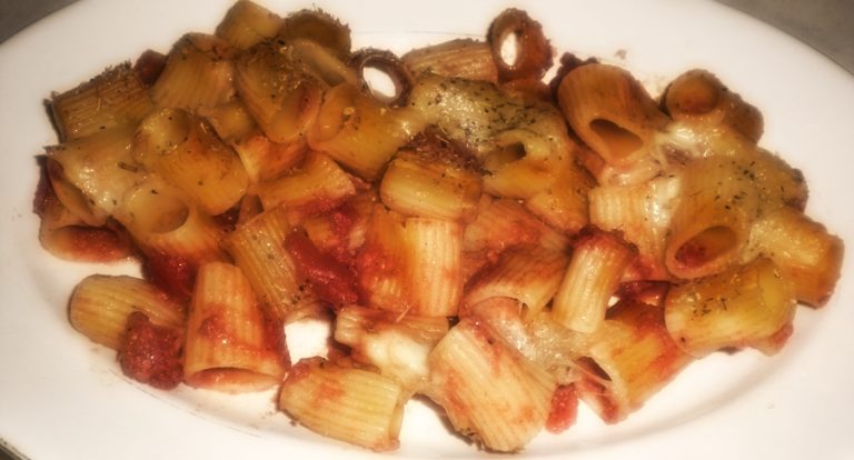Mezzi rigatoni alla pizzaiola - Ricette