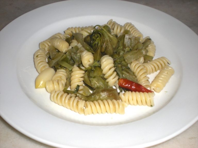 Pasta con puntarelle - Ricette